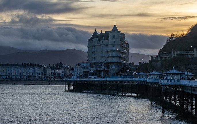 Tourism: the birth and death of the little Welsh town? / Historical ...