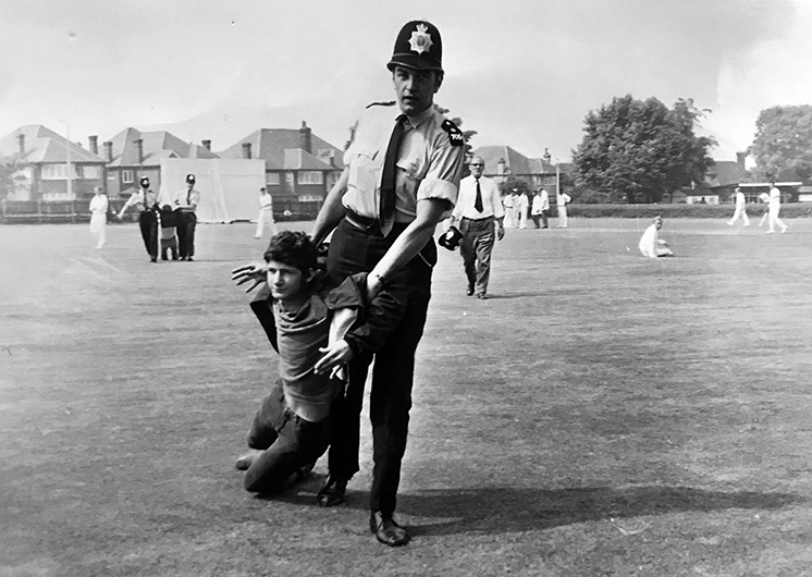 Who only history know? Cricket, society, and the historical oversight ...